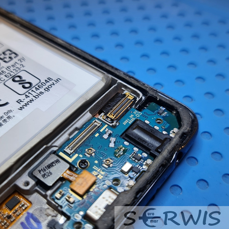 Wymiana złącza FPC BTB na taśmie lcd w Samsungu A52 SM-A525 SM-A526
